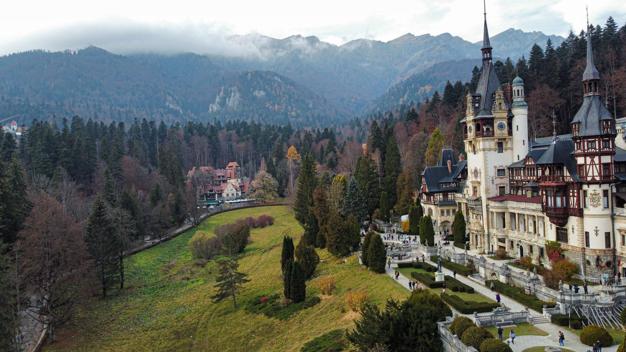 Discover the Peleș Castle in Sinaia, Romania